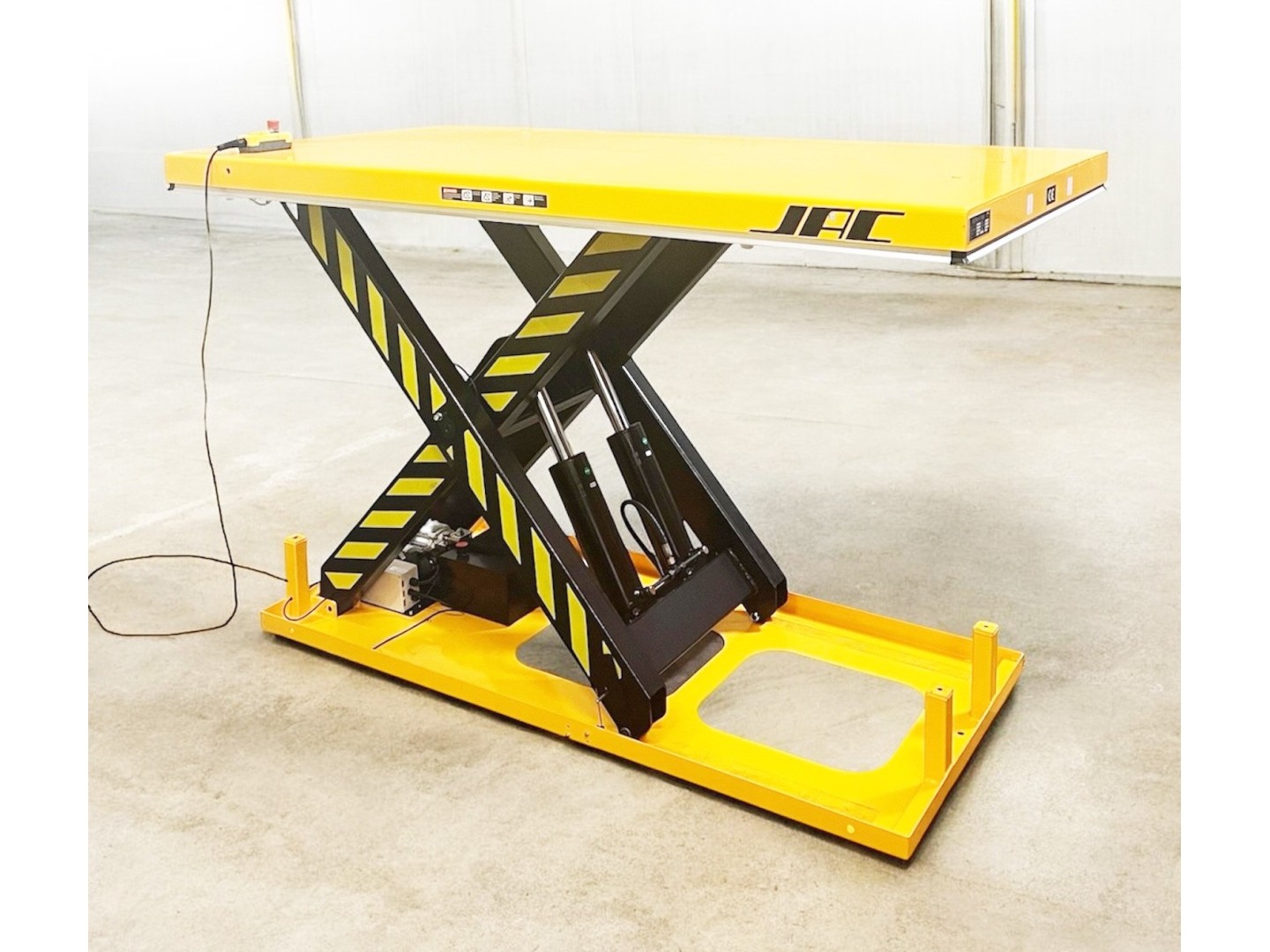 Table élévatrice fixe, levée électrique, charge 4000 Kg, plateau 2200 x ...